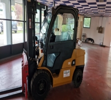 CARRELLO ELEVATORE CAT 35 QLI MOTORE TERMICO